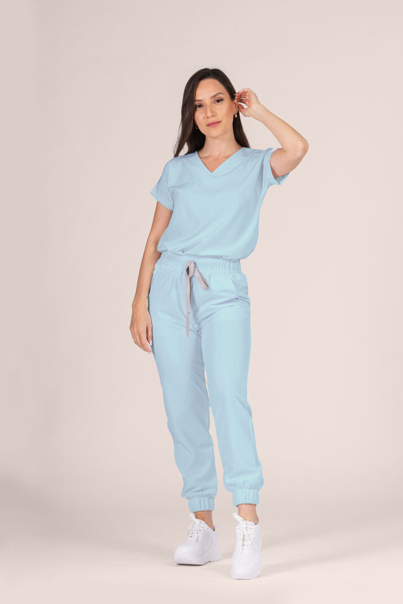 Andromeda Azul Cielo Antifluido – Suma Scrubs